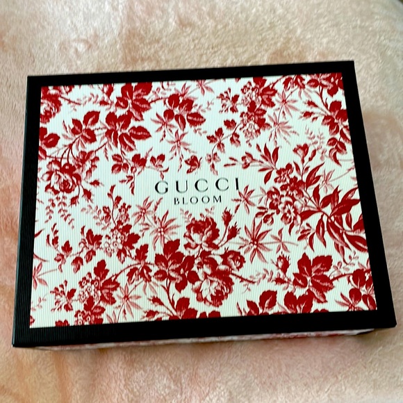 Gucci | Storage & Organization | Gucci Bloom Box With Red Flowers ...